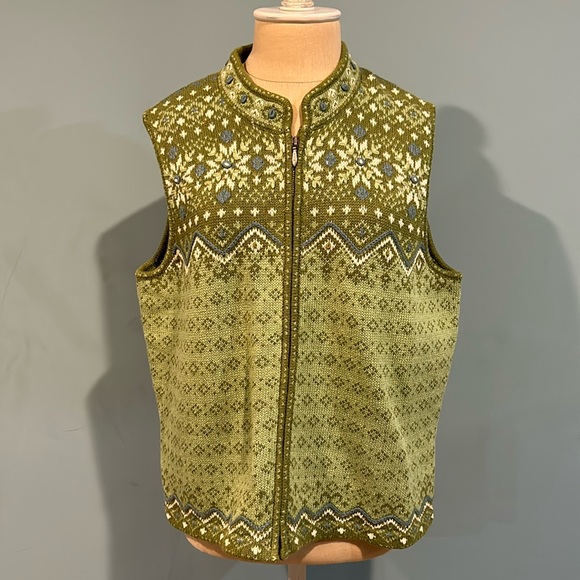 Nomadic Traders | Sweaters | Nomadic Traders Green Floral Pattern Knit ...